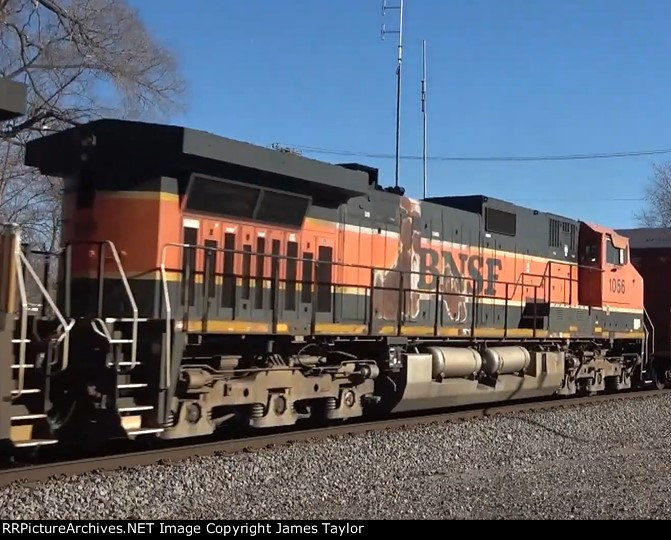 BNSF 1056
